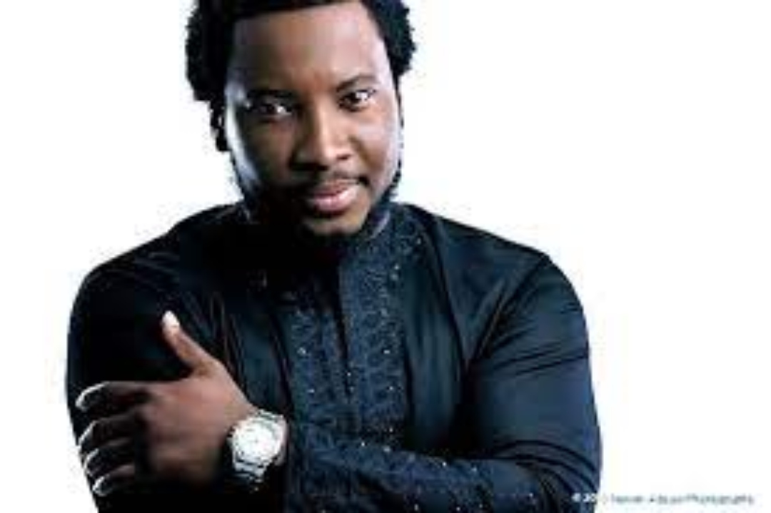 Singer, Sonnie Badu raises eyebrows for completing 3 degrees in 4 months